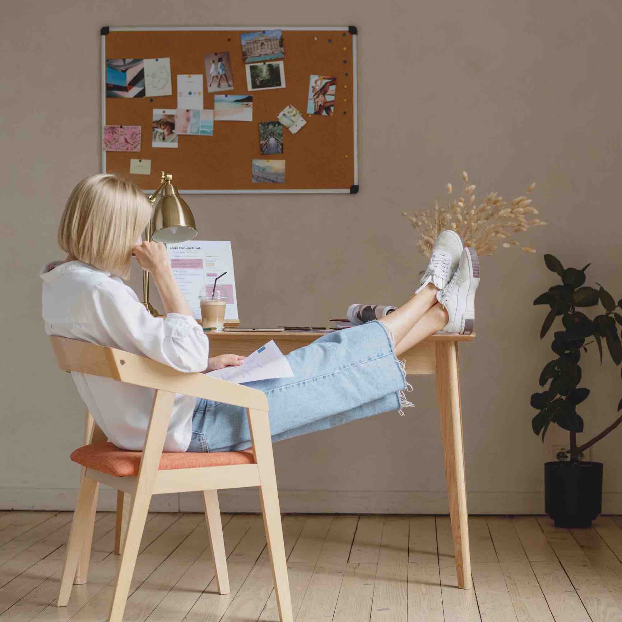 How to Start a Business While Working Full Time - Girl in Motion